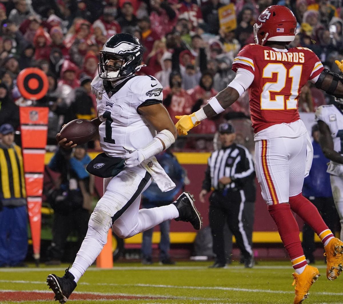 Eagles outlast Chiefs in marquee matchup