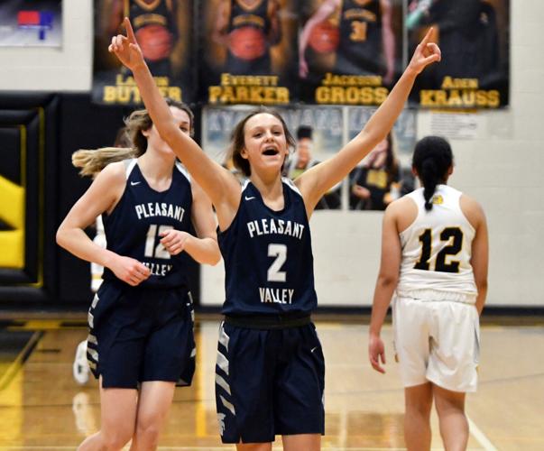 PV's defense benefits from Clemons' energy in 40-31 win at Bettendorf