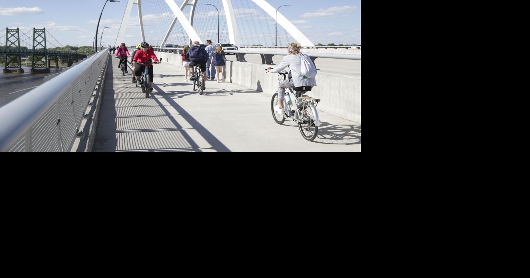 I-74 Mississippi River bridge between Illinois and Iowa honored again