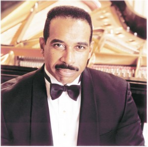 Bodybuilding pianist will play with Q-C Symphony Orchestra