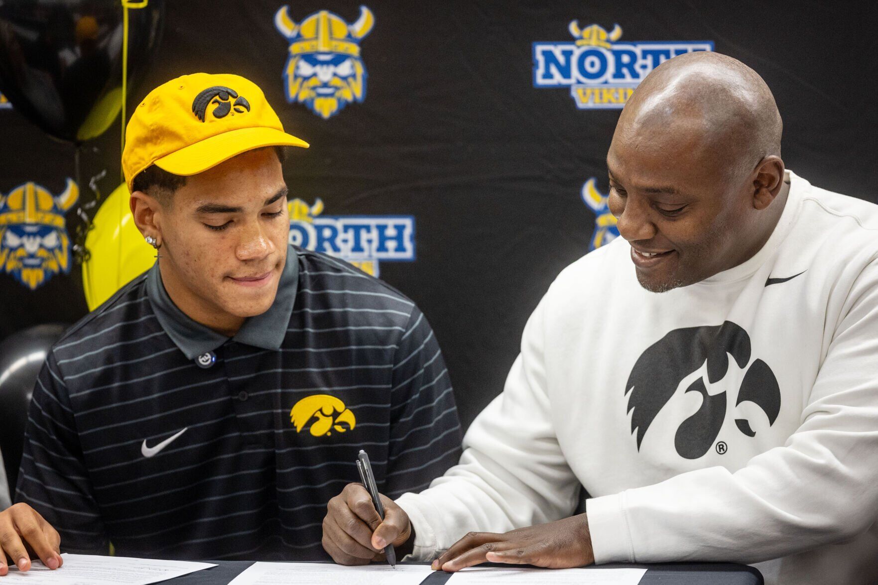 Why Iowa signee Darion Jones will fit in with Hawkeyes