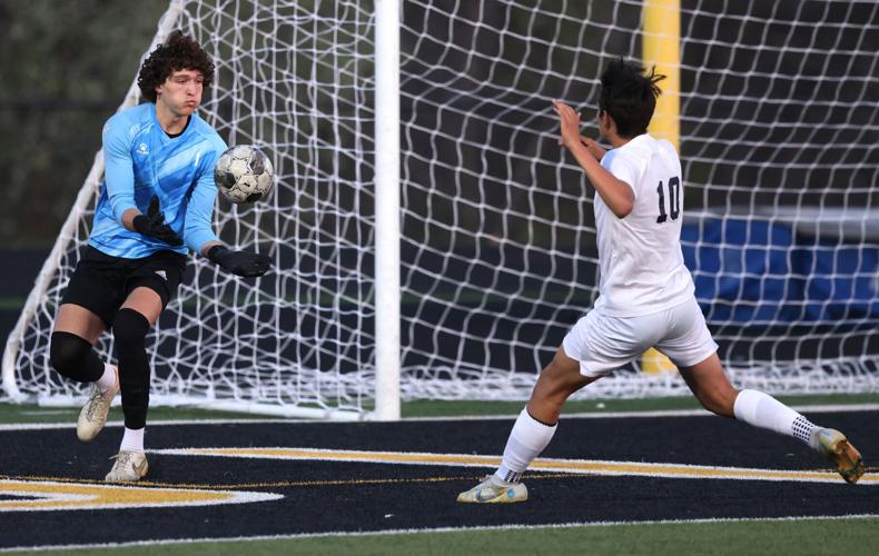 Bettendorf closing in back-to-back MAC championships