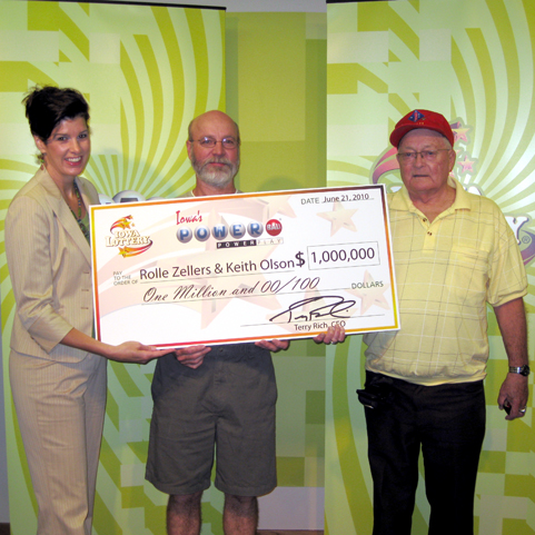 Iowa Powerball winner claims prize