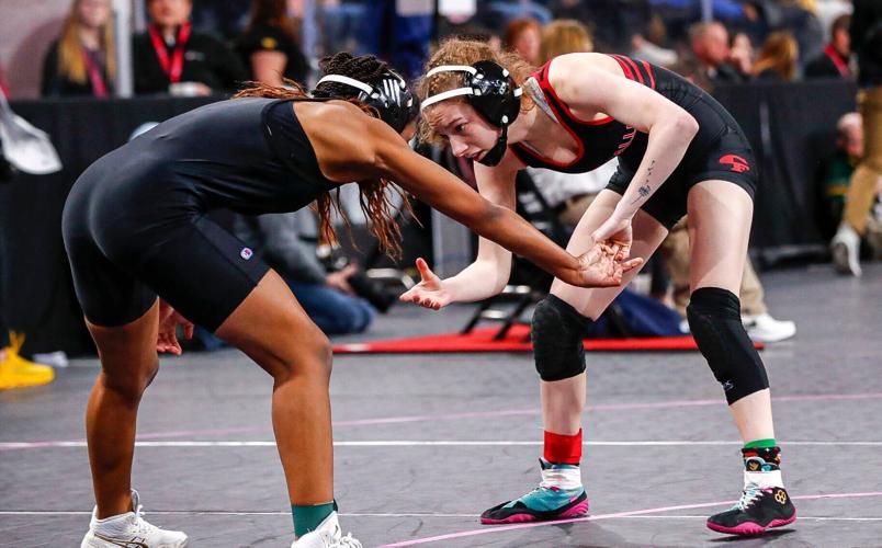 Iowa girls state wrestling: Bettendorf powers to semifinals