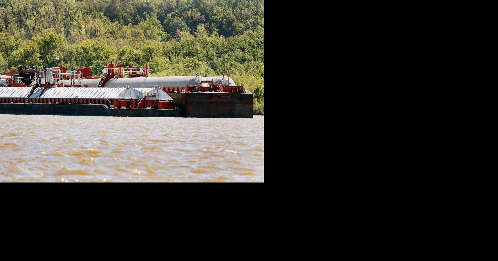 Barge rescue postponed as river level rises