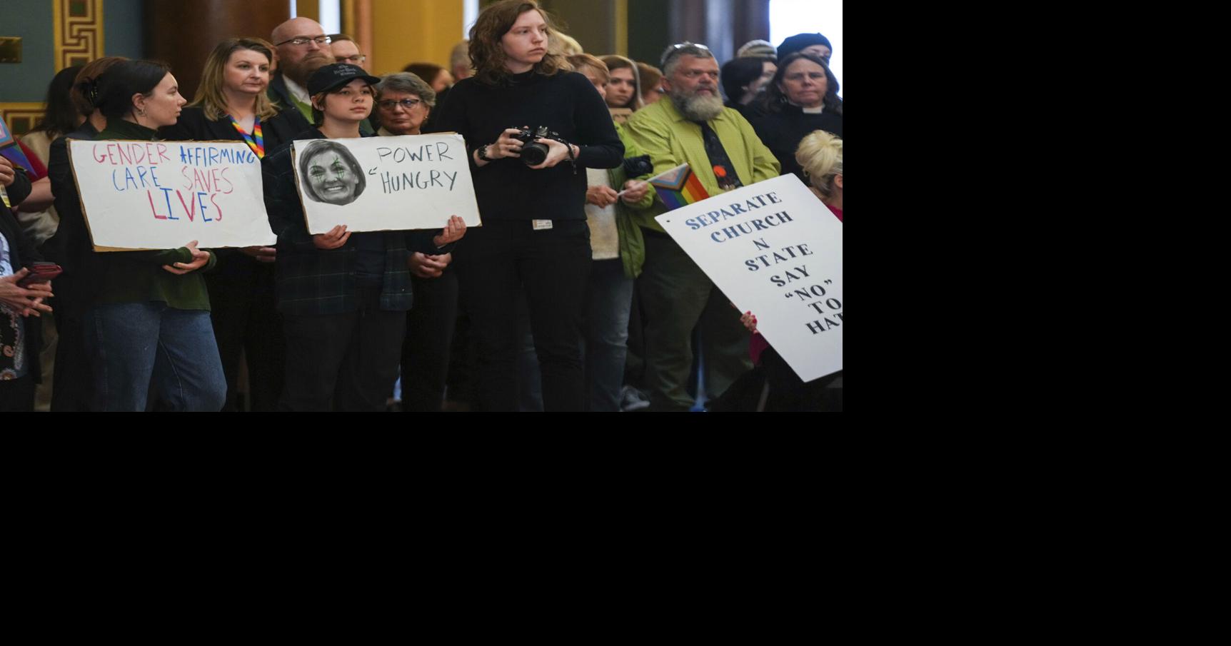 Federal judge halts Iowa law on school book removals