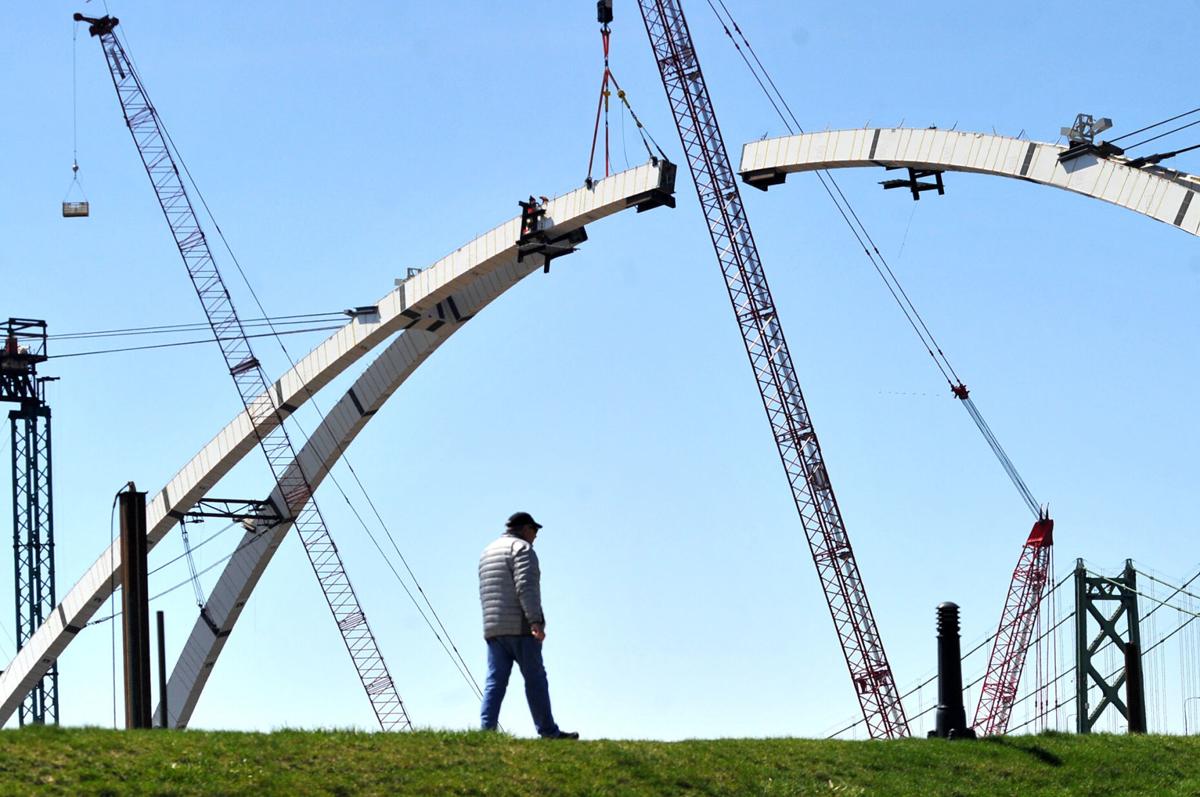 I-74 bridge: Work begins on second arch over the Mississippi River in ...