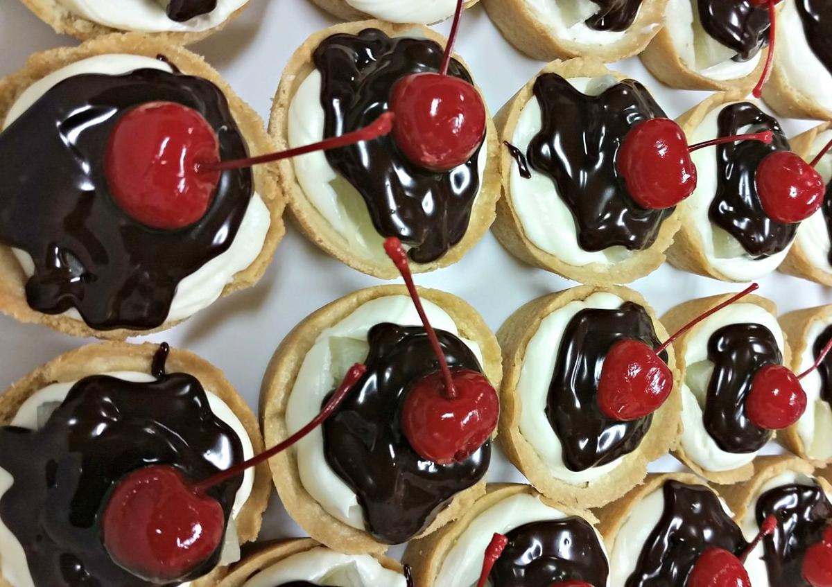 Food: Banana split tarts