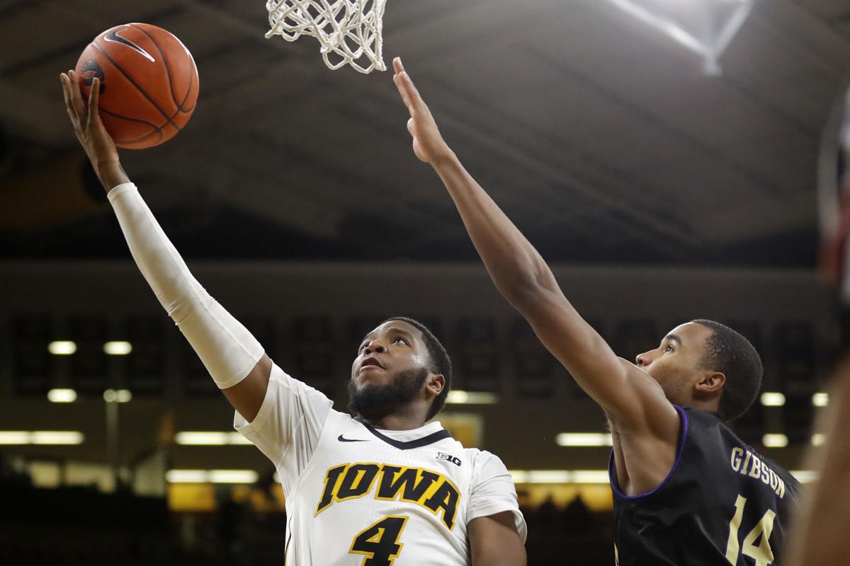 Iowa's Moss announces plans to transfer