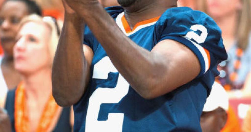 Illini QB's dad, a former Hawkeye, banned from Illinois campus for a year