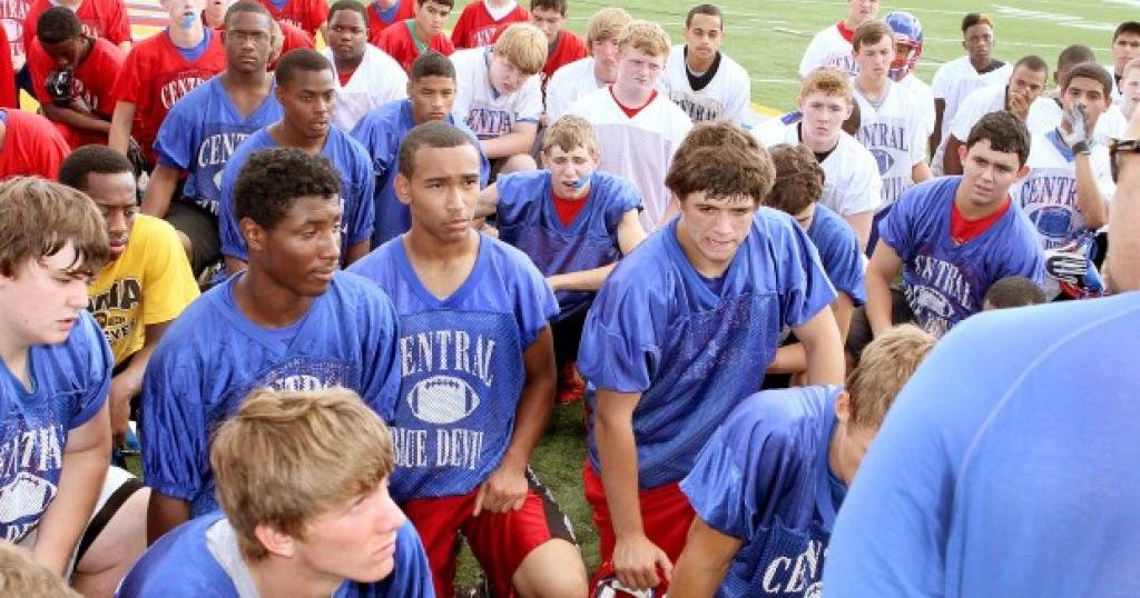 Iowa prep football teams start practice with rule changes