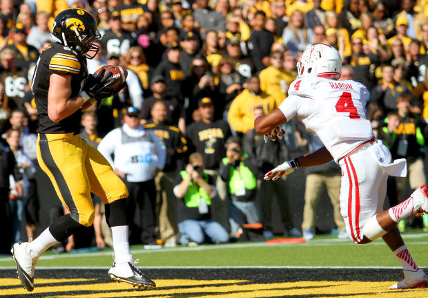Quarterback questions quieted after Hawkeyes' win over Indiana