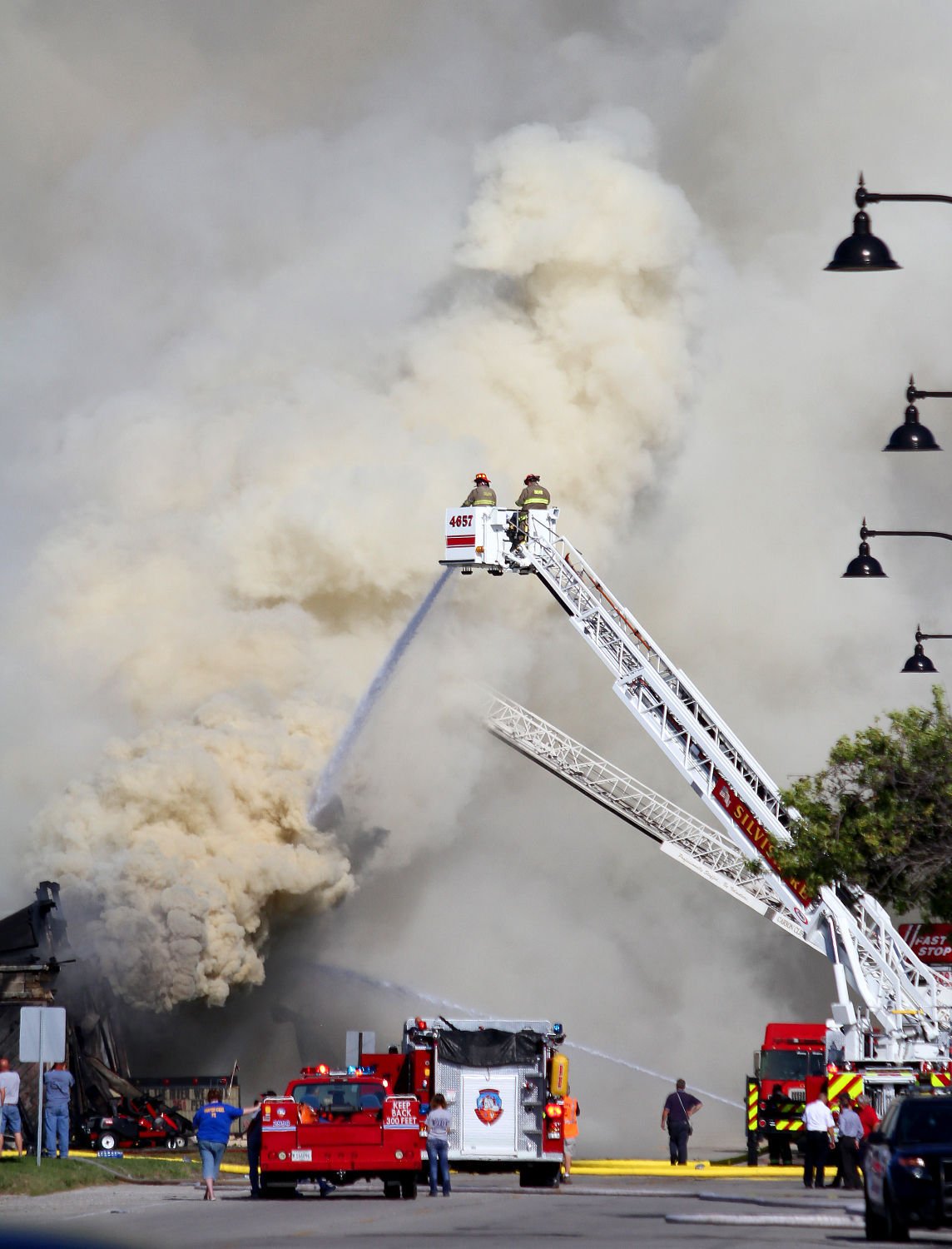 Fire damages Anchor Lumber Co.; smoke visible throughout Q-C | Local ...