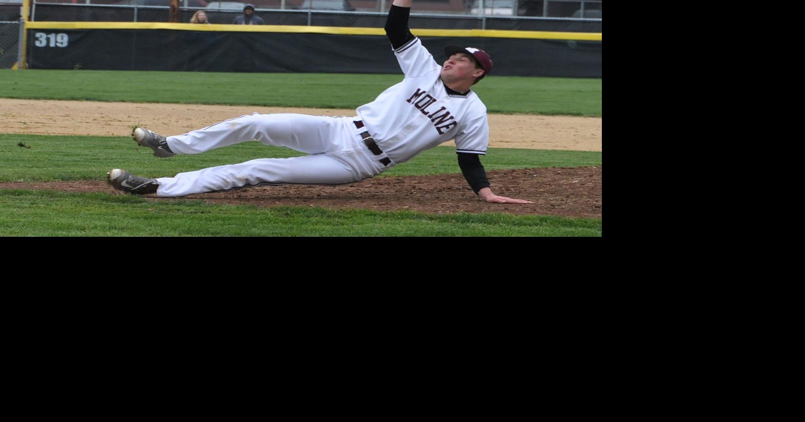 Fowler wins one for Shadow as Moline rolls past Rocks