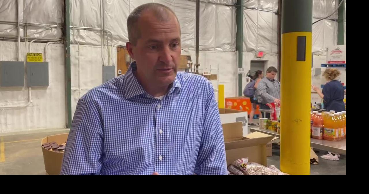Secretary of Agriculture of Iowa Mike Naig visits River Bend Food Bank