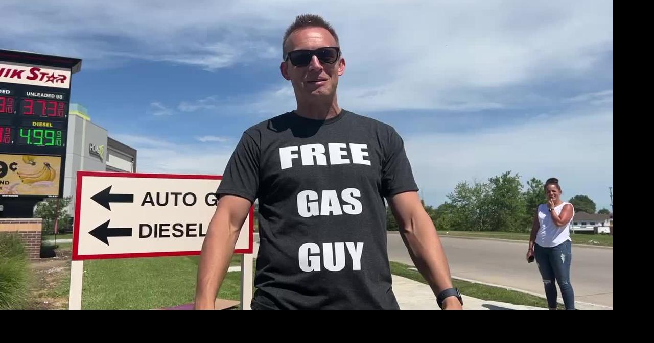 Quad-Cities resident Travis Howell spreads joy by giving out gift cards ...