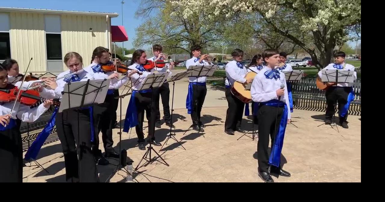 Student mariachi band visits MCC