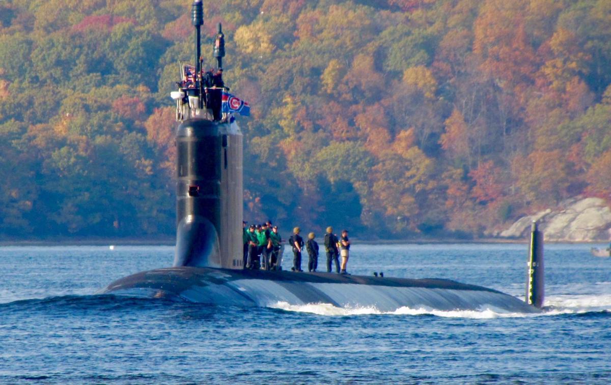 Clinton commander flies Cubs flag from USS Illinois | Local News ...