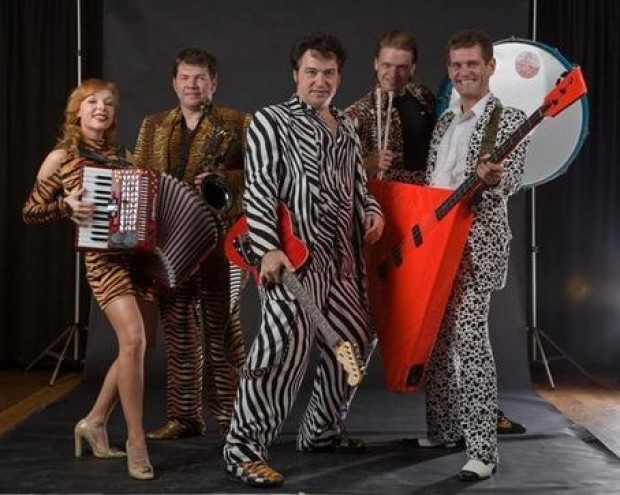 Elvises in the building