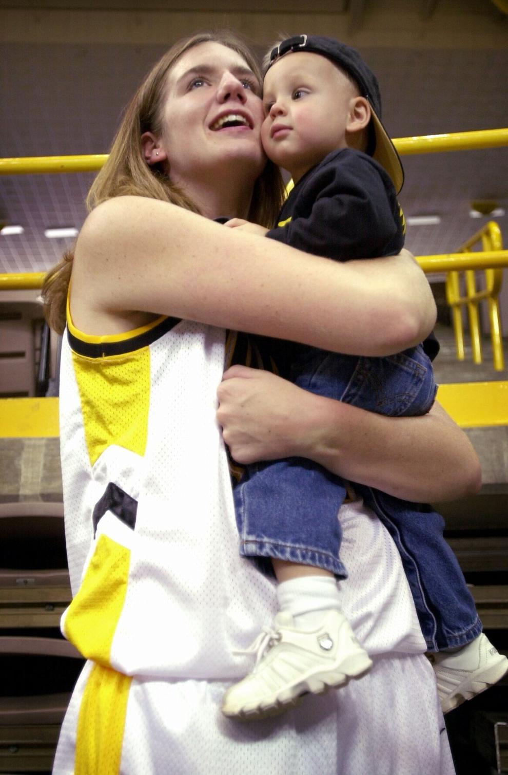 Former Iowa women's basketball player dies