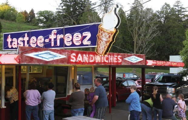 Sunday afternoon with ice cream cones