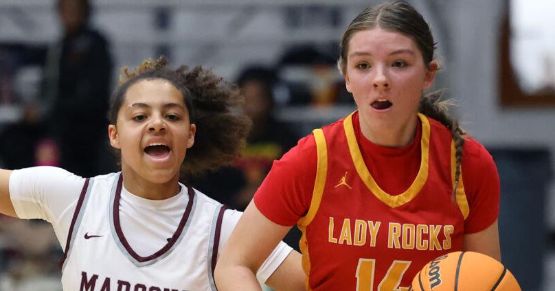 Maroons withstand furious Lady Rocks’ comeback