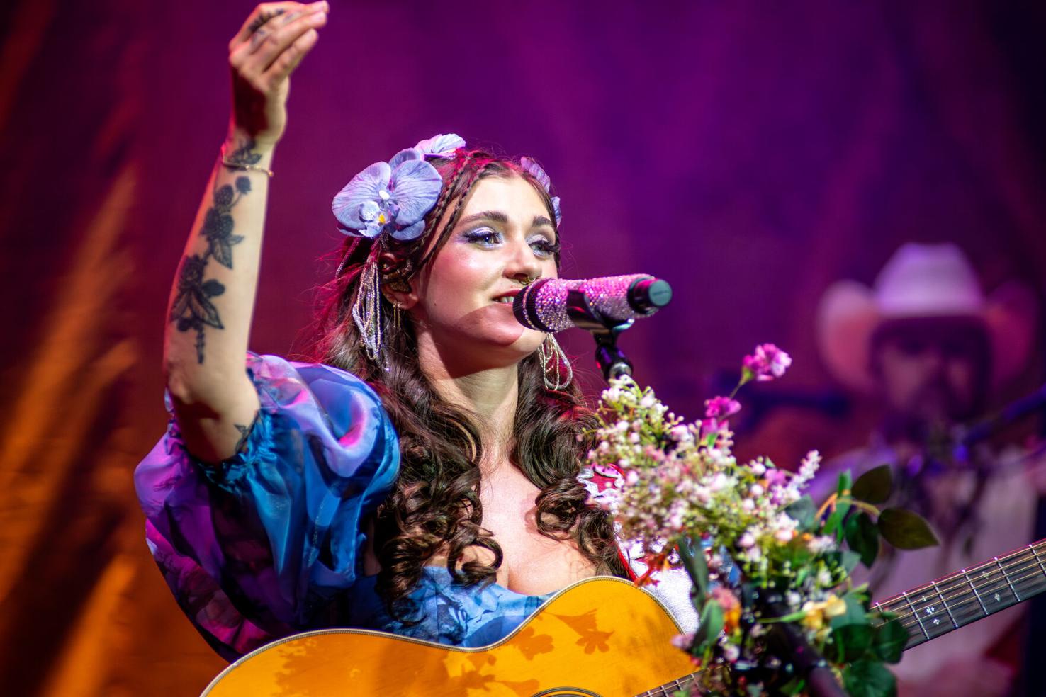 Review: Sierra Ferrell's enchants in downtown Davenport