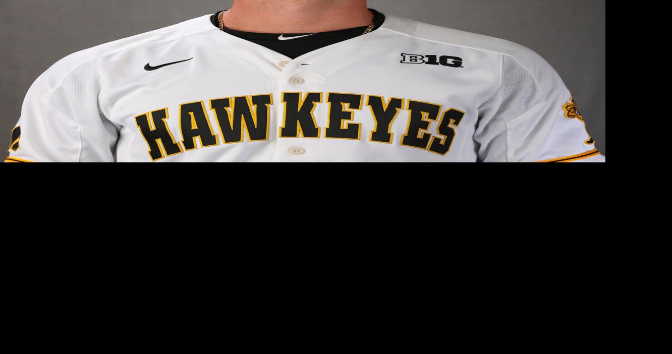 Simpson earns win as Iowa clubs top-ranked LSU