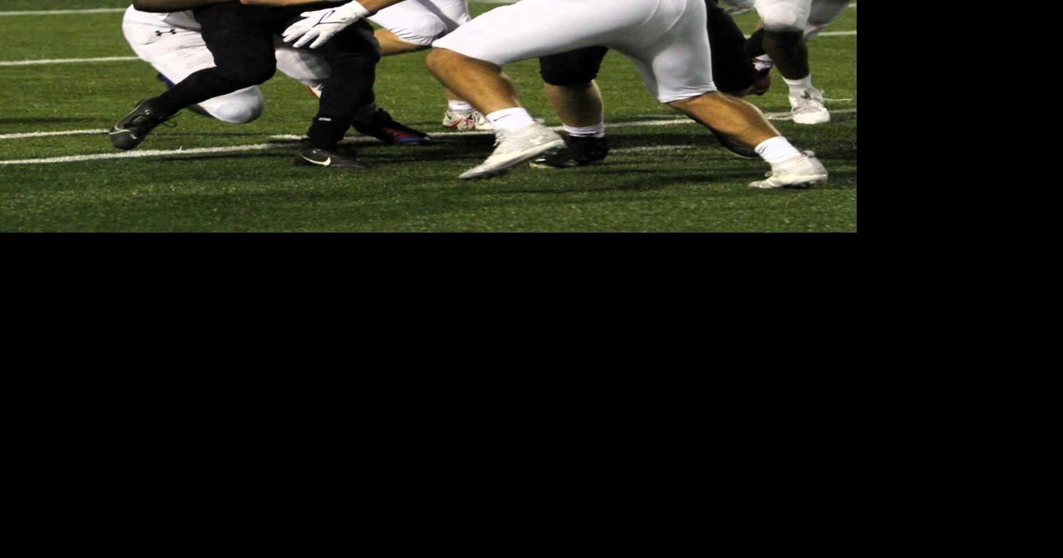 Davenport West Falcons defeat Dubuque Senior High Rams 28-16