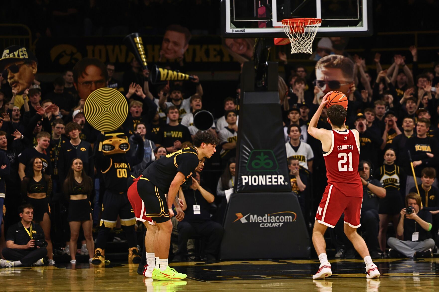 Iowa releases statement after fan incident with Fred Hoiberg