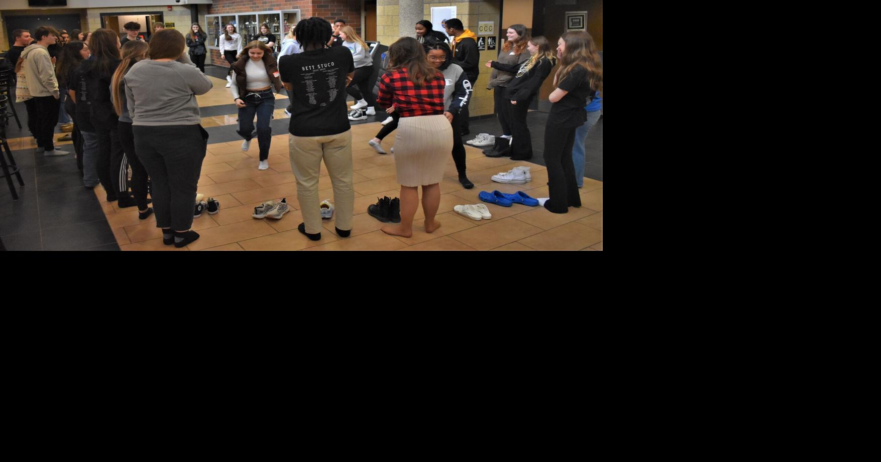 Quad-City students brainstorm leadership at High School Exchange