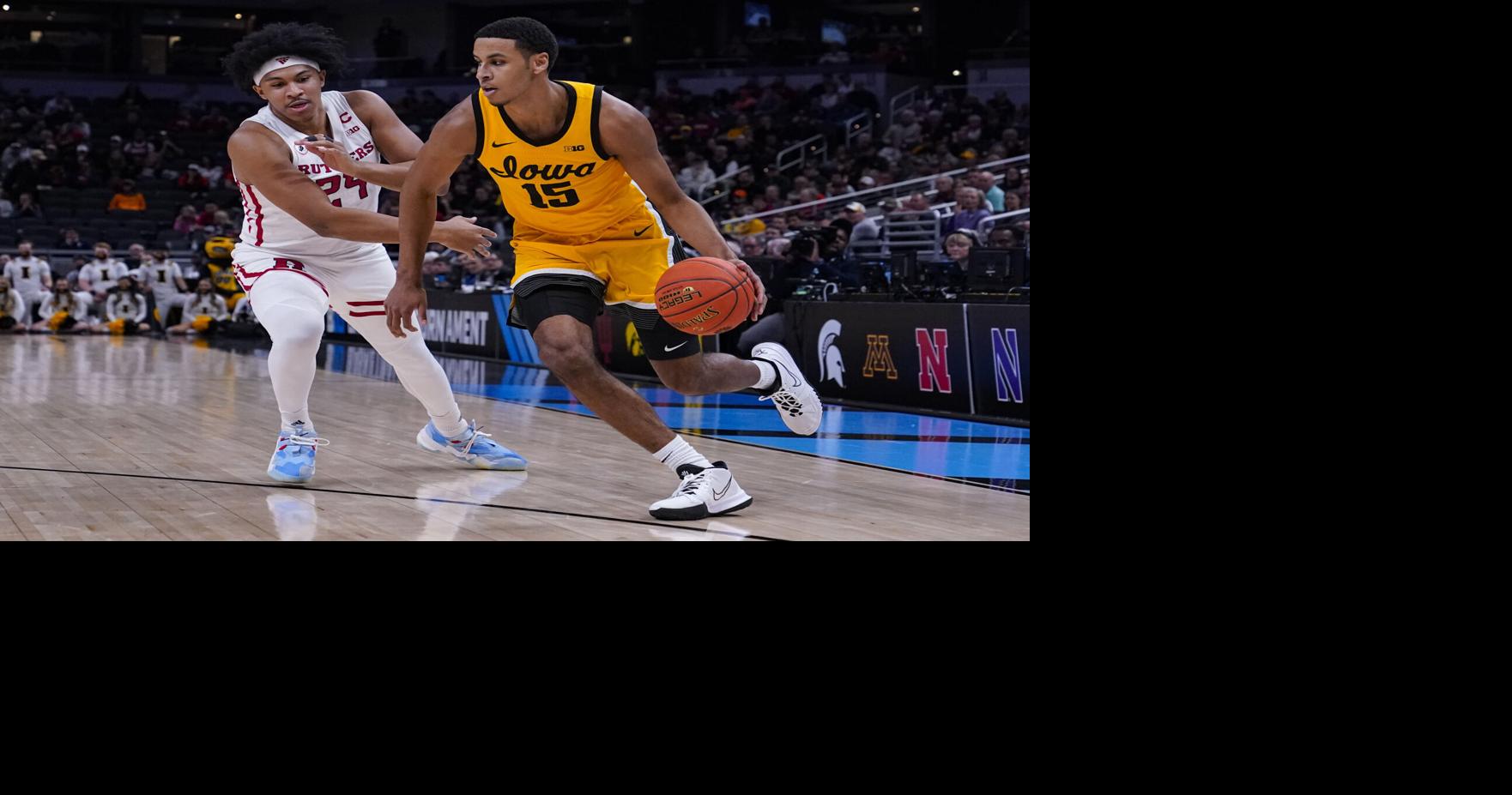 Murray breaks Hawkeye scoring mark in win