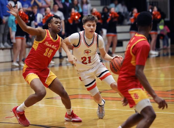 Rock Island cruises to 61-38 win over United Township