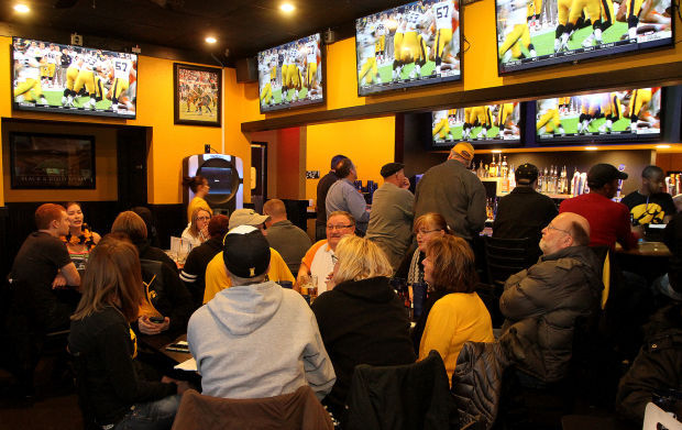 Q-C Iowa fans out in numbers despite big loss | Iowa Hawkeyes Football ...