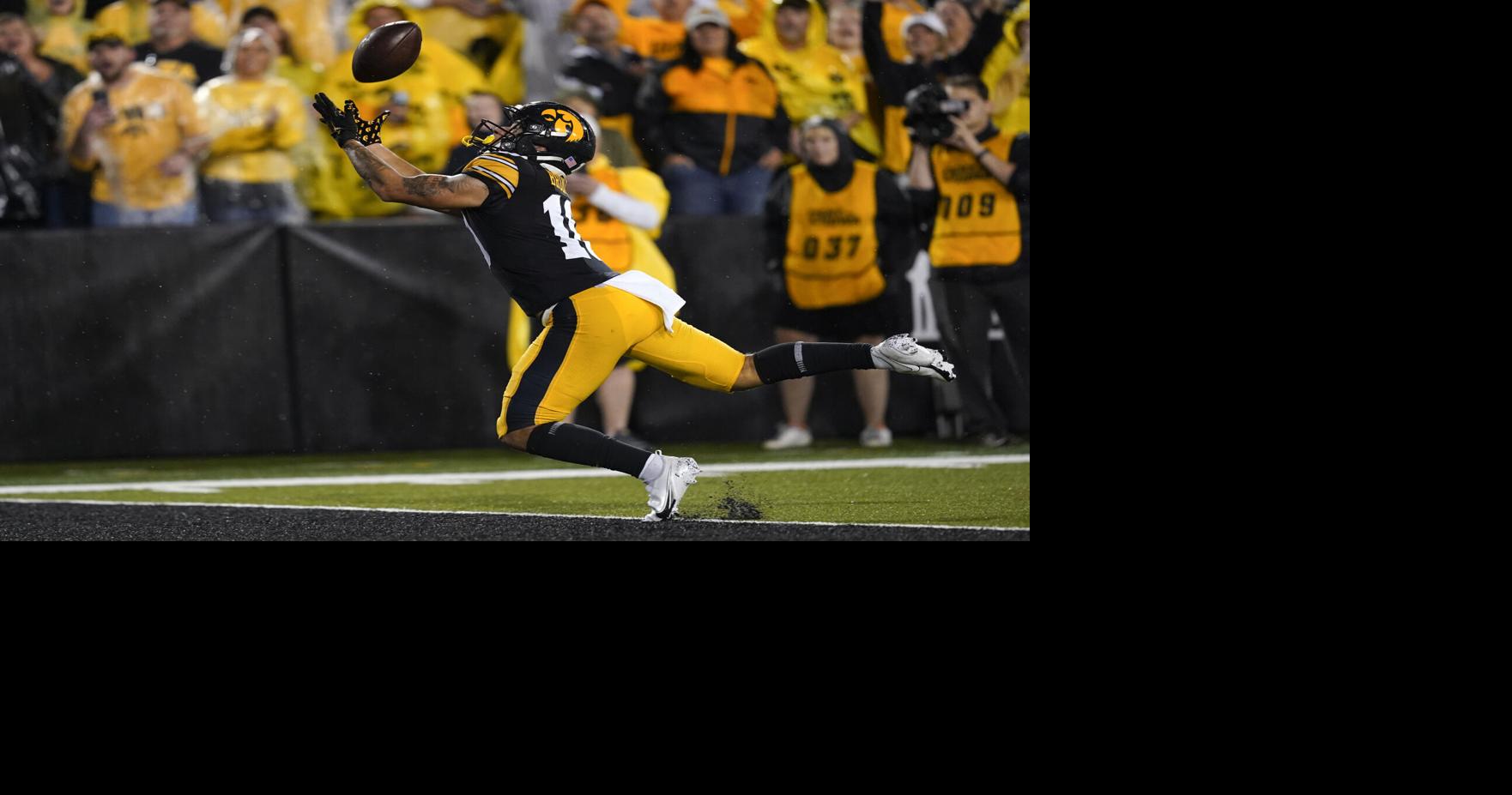 Hawkeyes work together to find offensive answer