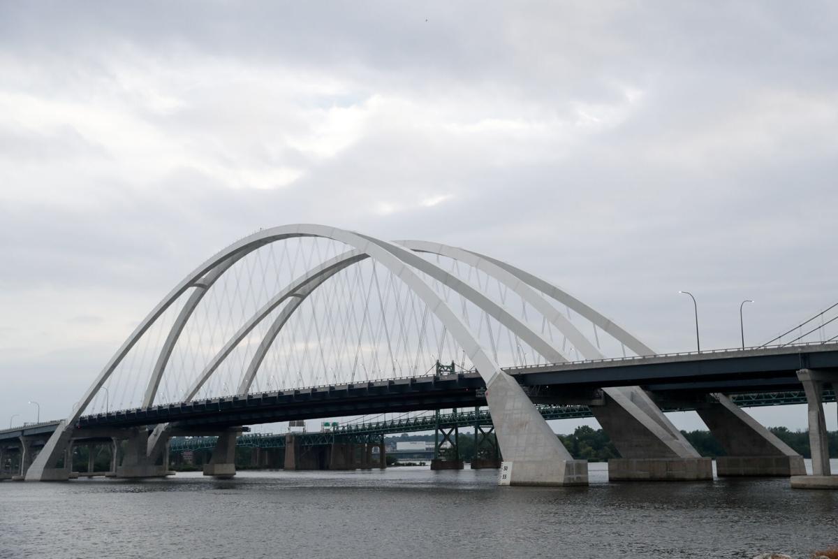 New Interstate 74 bridge in running for big award