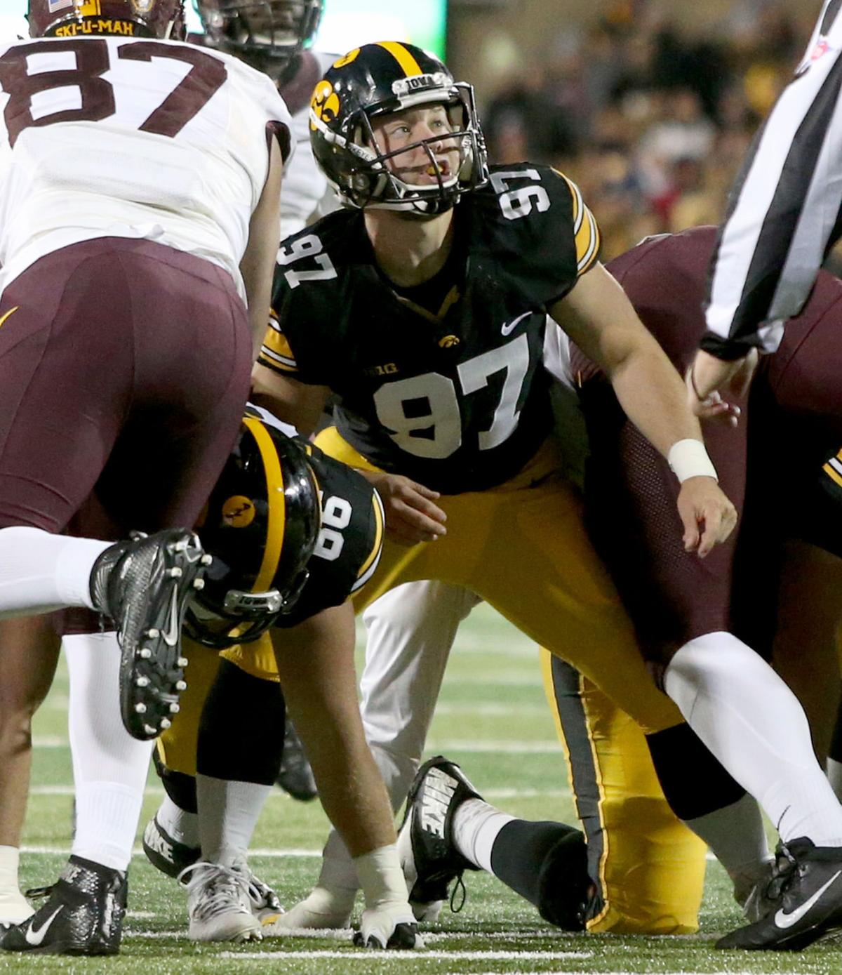 Hawkeyes' Kluver loving life as a long snapper | Hawkmaina | qctimes.com
