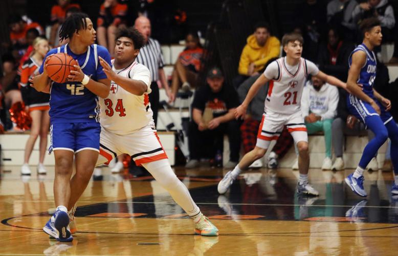 Quincy defeats UTHS in battle of Western Big 6