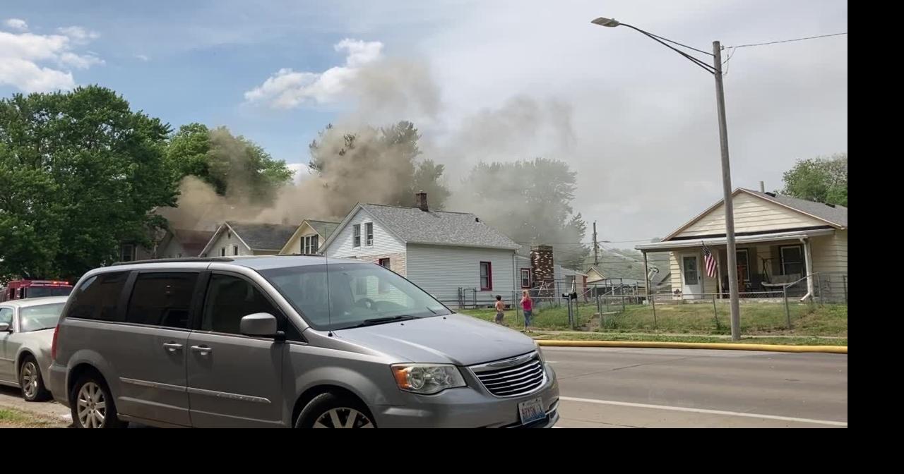 Two houses catch fire in 1500 block of West 3rd Street in Davenport ...