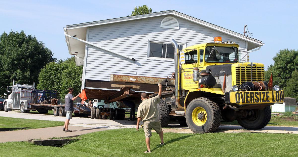 PHOTOS: House Moving