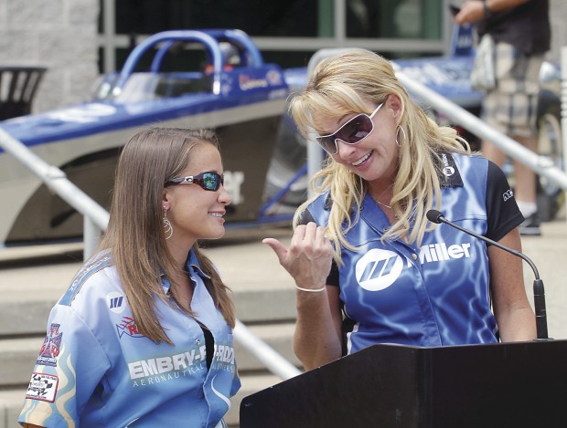 Drag-racing women have need for speed