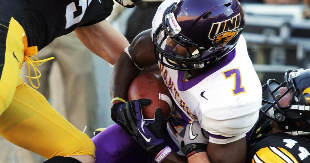 Phil Parker likes play of Iowa's linebacker James Morris
