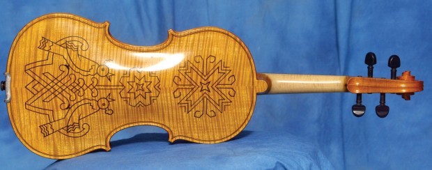 The handcrafted instruments of Latvian immigrant play on
