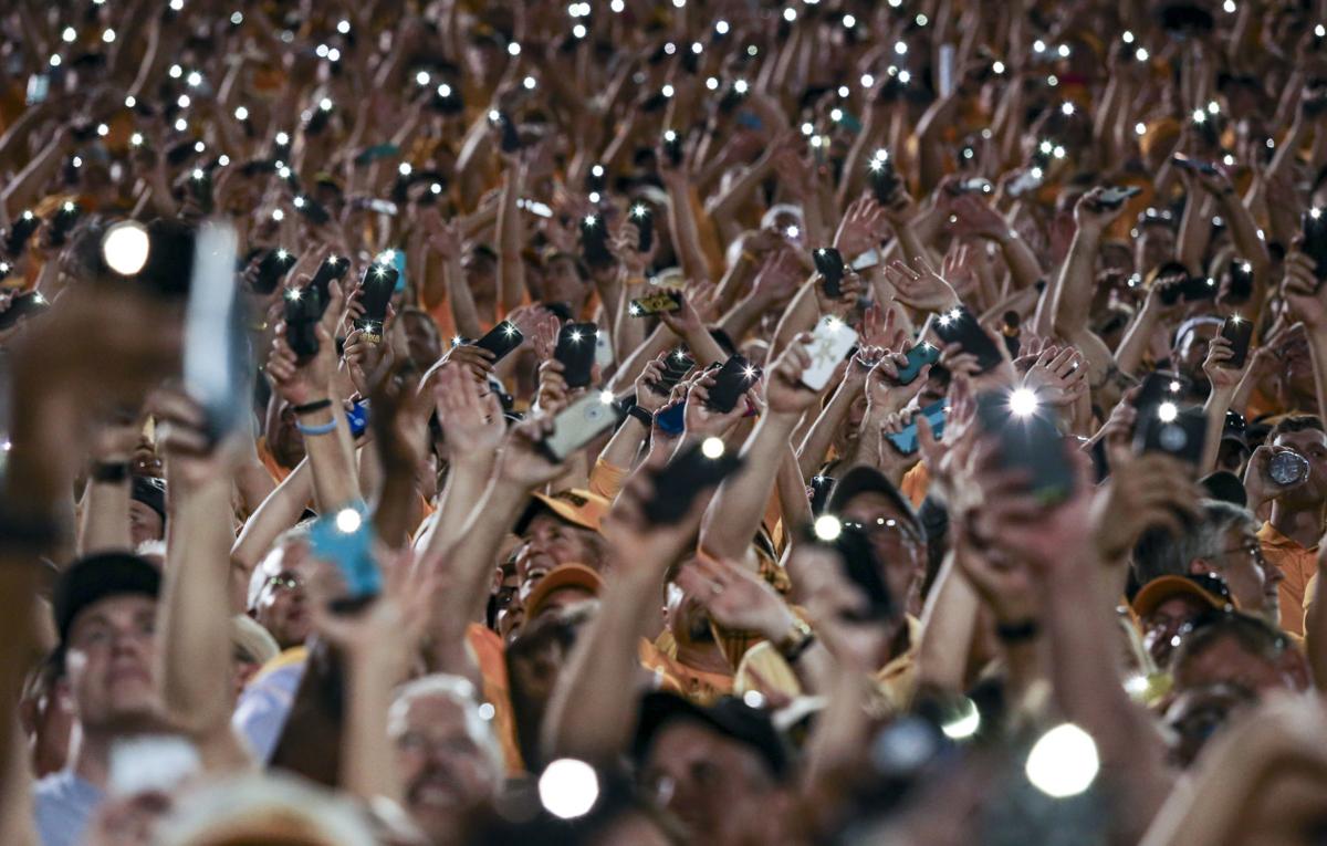 Hawkeyes' 'Kinnick Wave' featured in Carrie Underwood's new music video