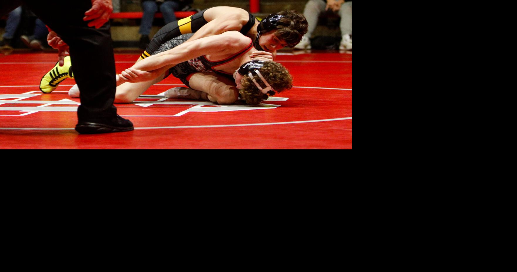 Prep wrestling roundup: Bettendorf places third at The Clash