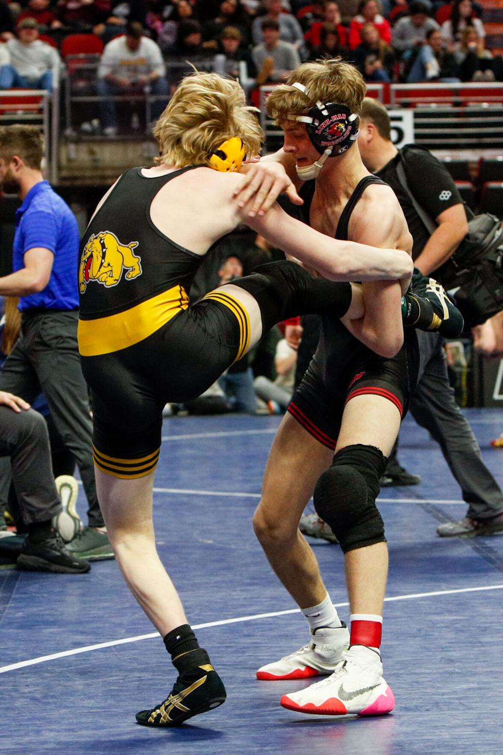 Iowa Class 3A state wrestling: Bettendorf's Mendoza reaches first ...