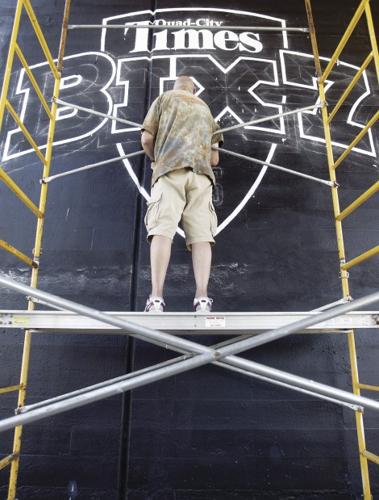 Bix 7 mural replaces ‘ugly’ downtown wall