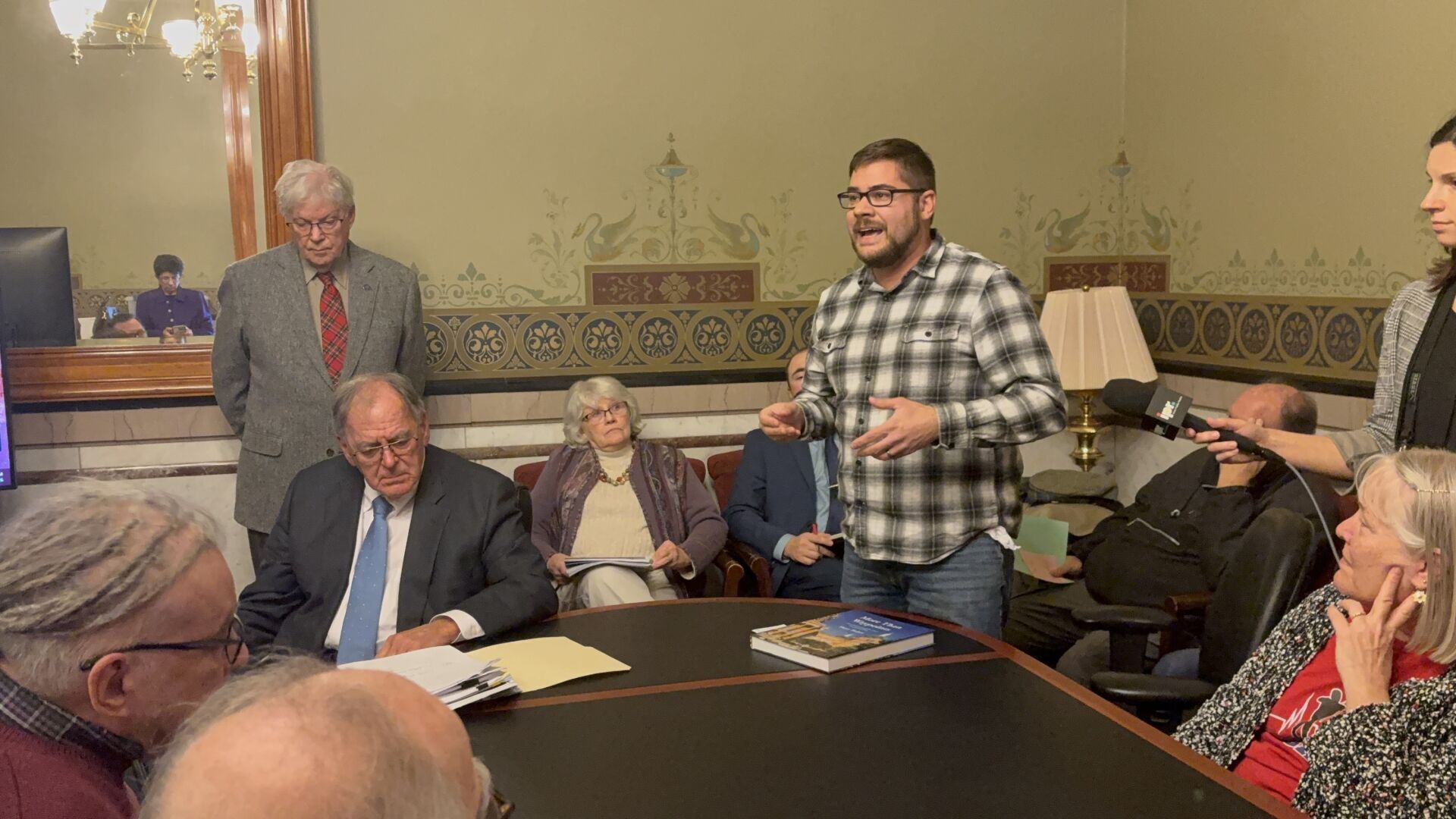 Senate panel pushes bill to drop Iowa City archive mandate