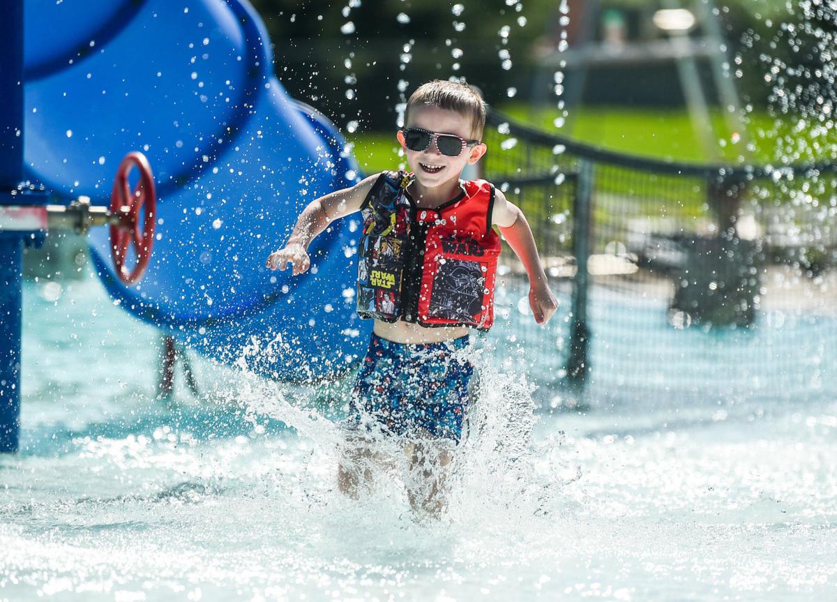 Riverside Aquatic Center opens in Moline