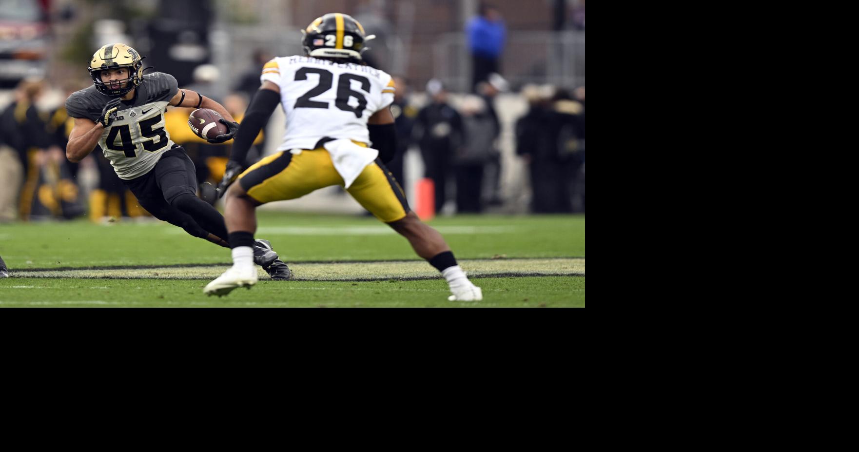 Jones has a typical day against former teammates